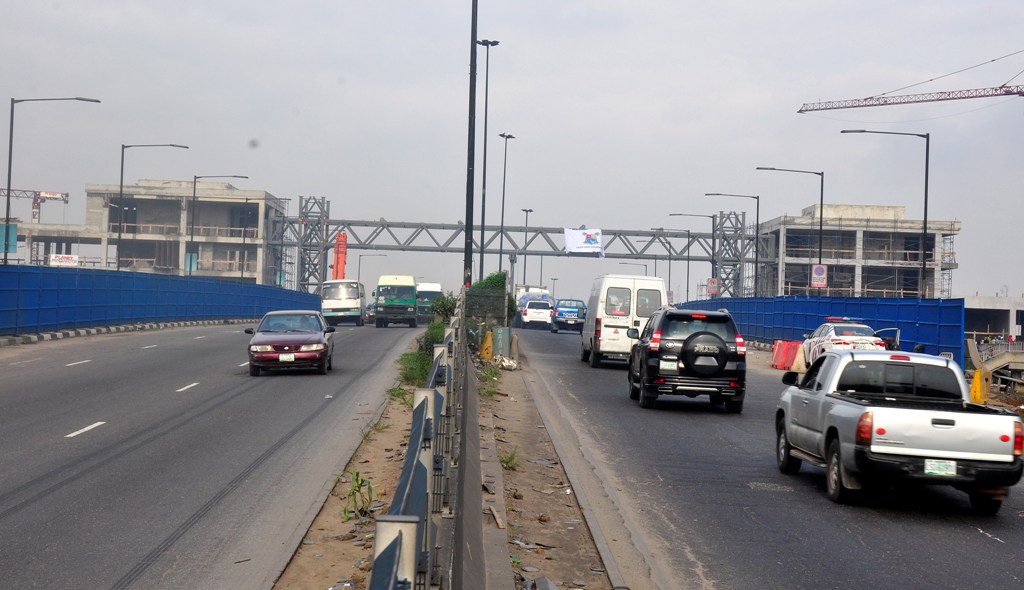 Oshodi Interchange: Contractors Complete Skywalk Bridge Linking Two ...