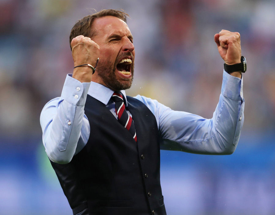 It's Coming Home! Southgate Parties With Fans - P.M.EXPRESS