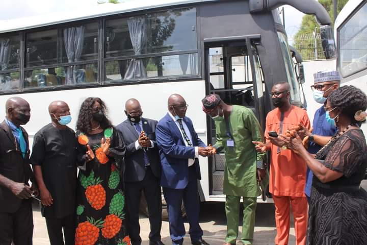 Lagos State Govt Hands Over 10 Brand New Buses To Public Servants - P.M ...