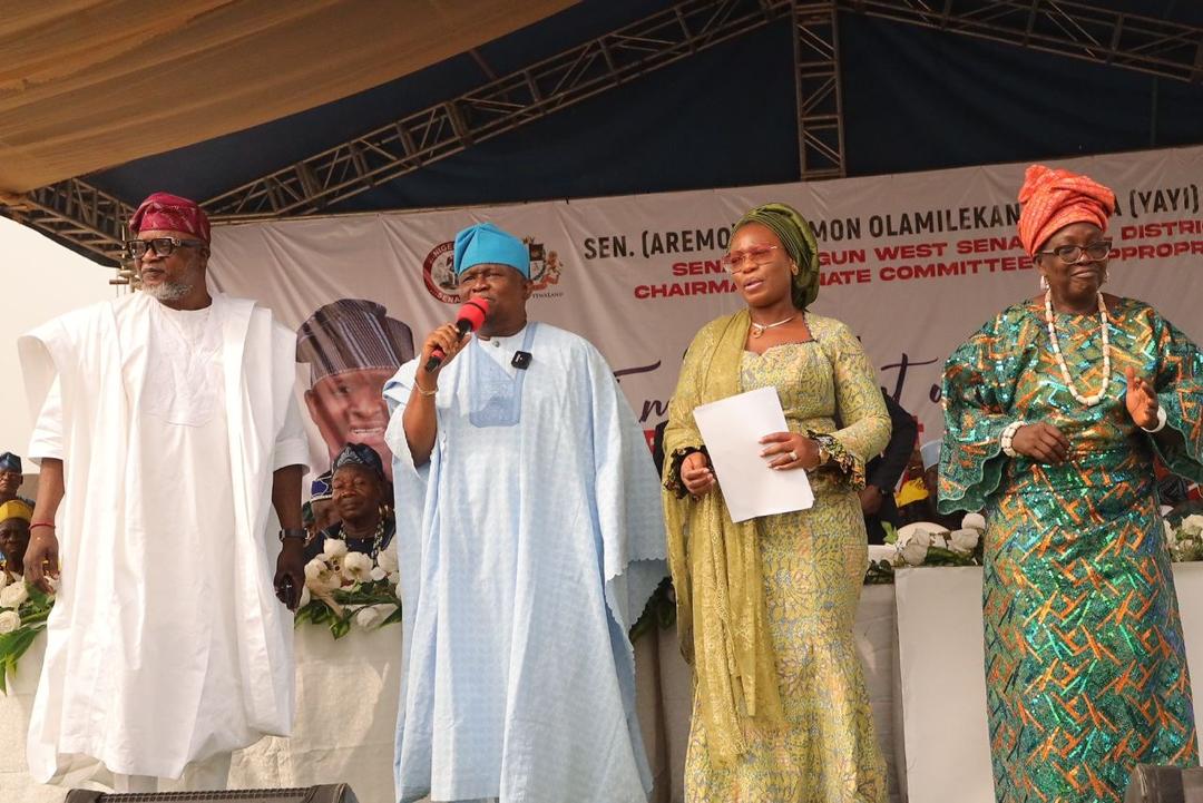 Another 5000 Ogun West Market Men & Women Get Empowered By Senator ...